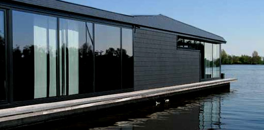WATERSTUDIO’S FLOOD-RESISTANT ARCHITECTURE