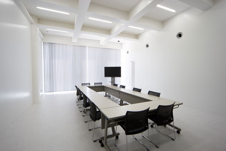 6,000 Circular Windows Flood Japan's Kanazawa Library With Light