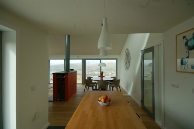 The Houl: A Sleek Net-Zero Carbon Long-House in Scotland