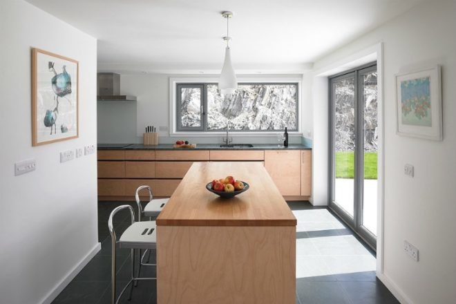 The Houl: A Sleek Net-Zero Carbon Long-House in Scotland