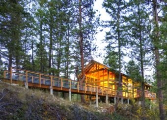Airy Foster Loop Cabin in Washington State is a High-Flying Low-Impact Home