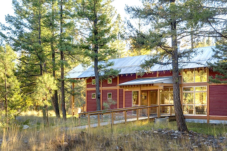 Airy Foster Loop Cabin in Washington State is a High-Flying Low-Impact Home