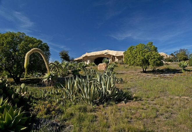Superstar Host Dick Clark Lists His Rockin' Flintstone Home for $3.5 ...