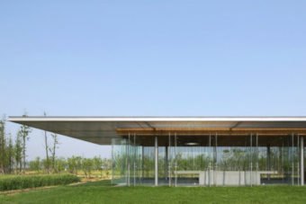 Harvest Pavilion Collects the Bounty on an Eco-Farm in China