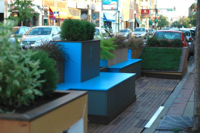 Andersonville Parklet is Chicago's First Permanent Parking Space Urban ...