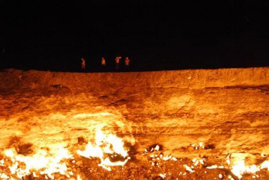 The Gates of Hell: Burning Gas Crater in Turkmenistan Has Been Ablaze ...