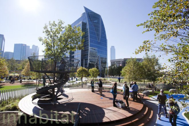 Klyde Warren Park Adds Much-Needed Green Space Atop the I-35 Freeway in ...