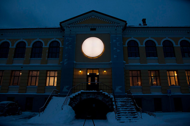 Giant LED Sun Travels Around the World to Light Up the Dark Winter Sky