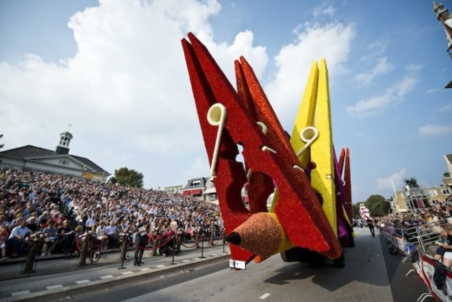 Bloemencorso Zundert 2014 Stuns Visitors with Amazing Dahlia-Studded ...