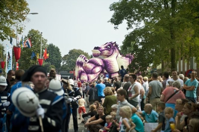 Bloemencorso Zundert 2014 Stuns Visitors with Amazing Dahlia-Studded ...