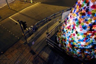 Consumerist Christmas Tree uses 2,000 plastic bags to make you rethink ...