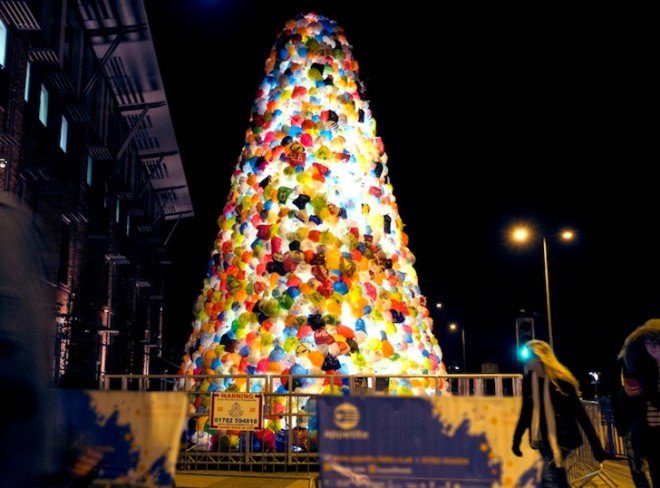 Consumerist Christmas Tree uses 2,000 plastic bags to make you rethink ...