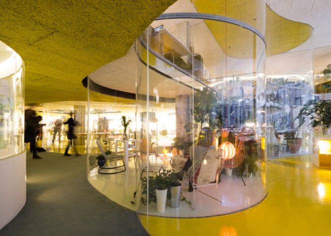 Striking London workspace wraps offices in bubble-like acrylic walls