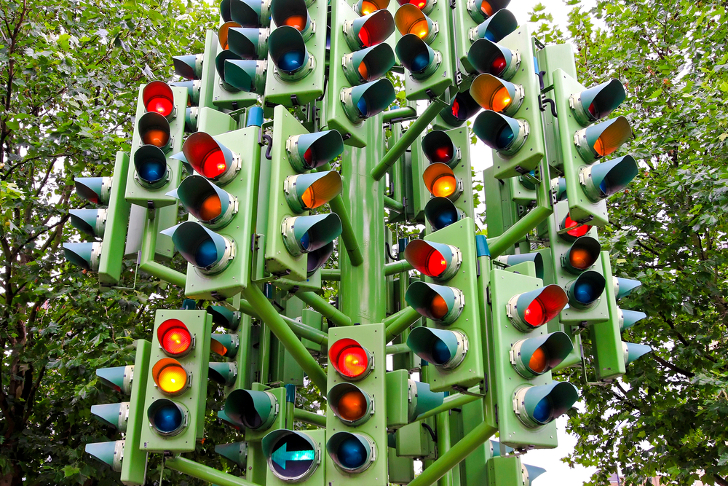 Smarter traffic light programming could help cut carbon emissions, MIT ...