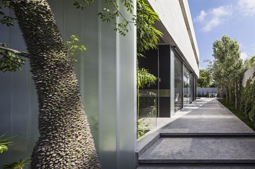 Gorgeous Concrete Cut House in Tel-Aviv looks like it has been carved ...