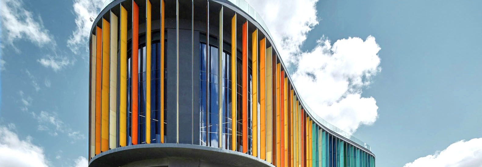 ONS Incek's apartment showroom in Turkey is wrapped in colorful glass ...