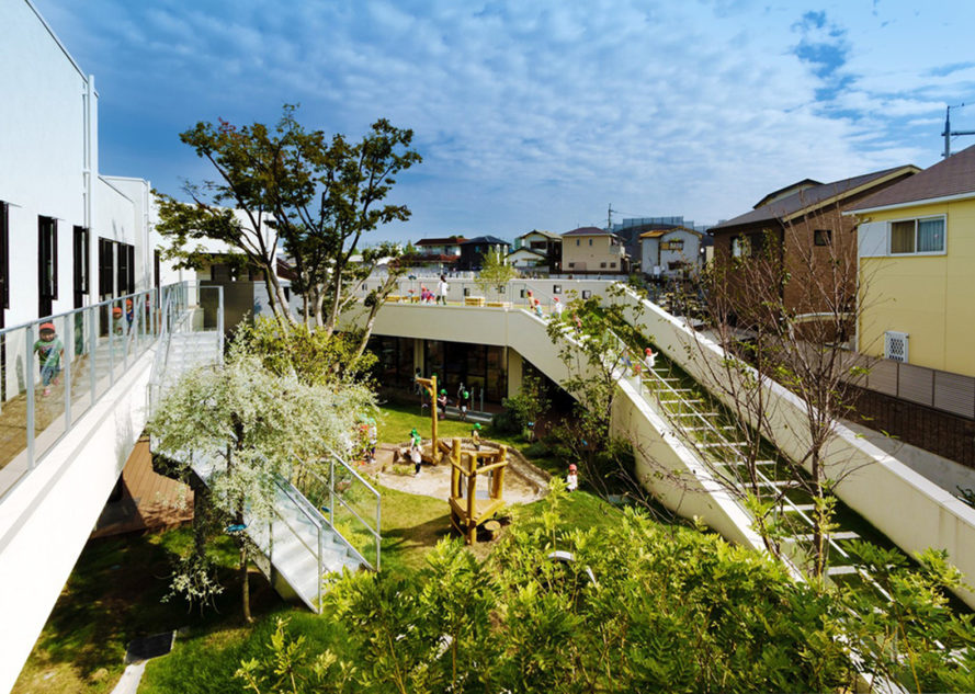 Japanese kindergarten features awesome green courtyard where kids can ...