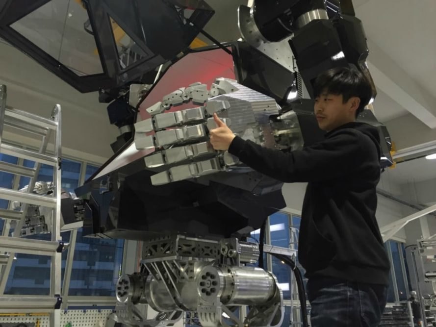 Hollywood robot designer builds 13-foot mech suit to clean up Fukushima