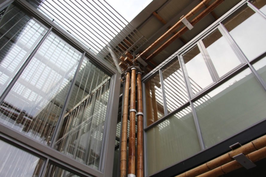 Brilliant bamboo house uses ground water for natural cooling