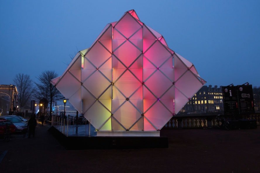 Biomimetic Eye_Beacon mimics deep-sea creatures in a hypnotic light show
