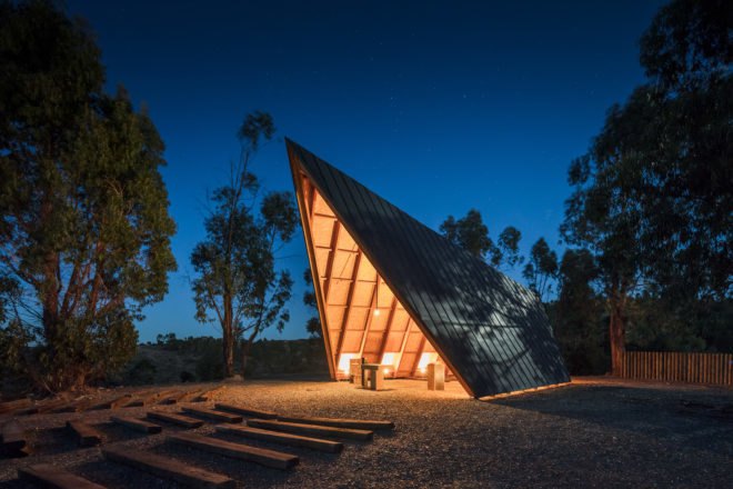 This tent-shaped chapel in Portugal is in tune with nature