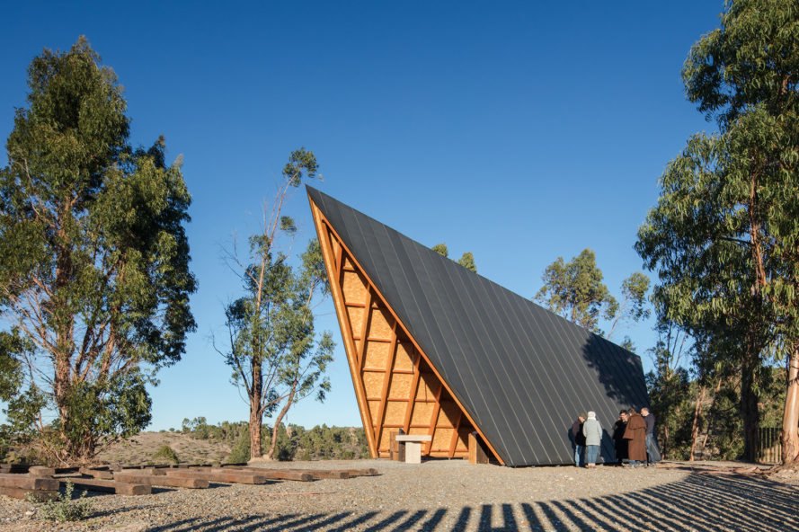 This tent-shaped chapel in Portugal is in tune with nature