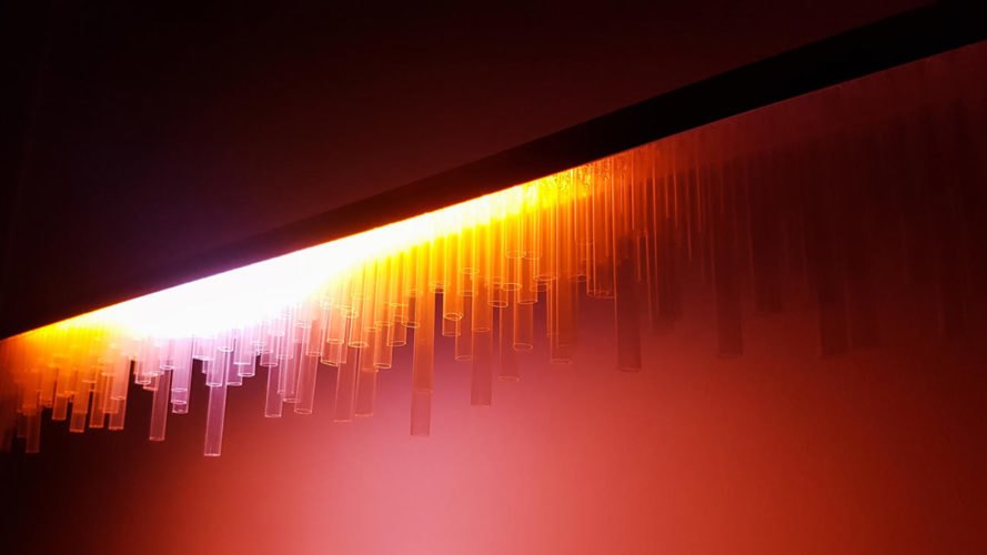 This mesmerizing lamp reacts to earthquakes across the globe in real time