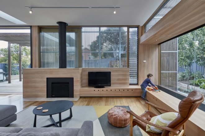 Screen House comfortably and sustainably connects with the outdoors
