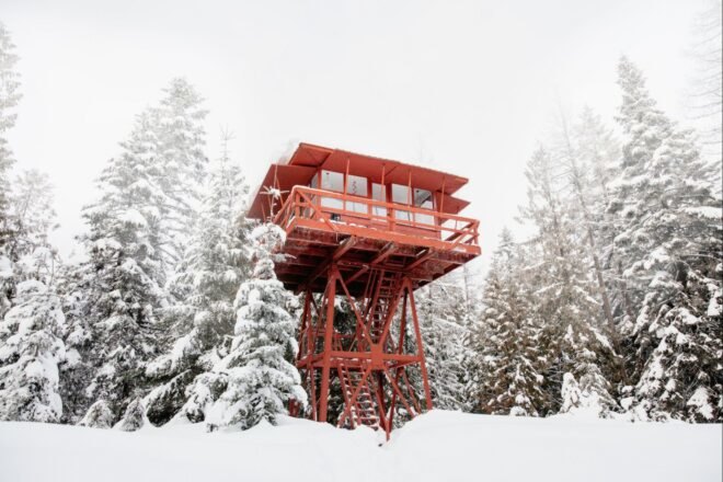 1950s fire lookout tower in rural Idaho is converted into dreamy Airbnb ...