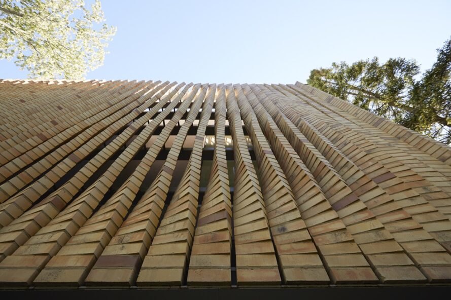 Twisting brick facade fronts an innovative courtyard house near Chicago